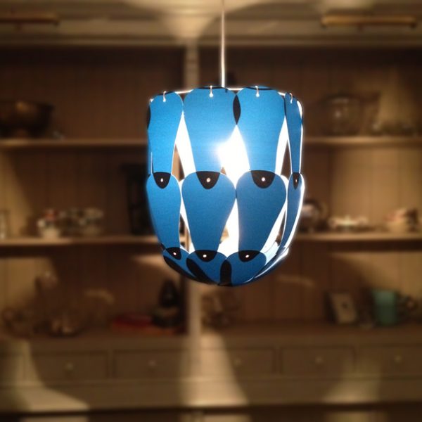 DIY: upcycle plastic box into Drop lampshade